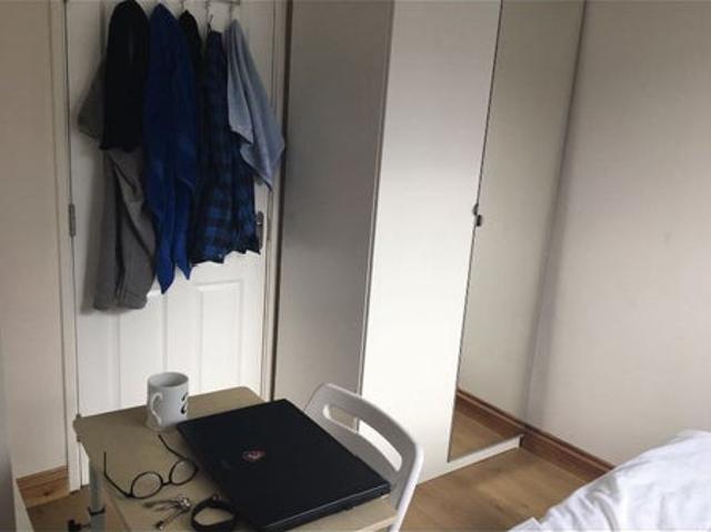 Room at Petersfield Rise, Greater London