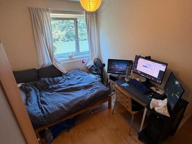 Room at Petersfield Rise, Greater London