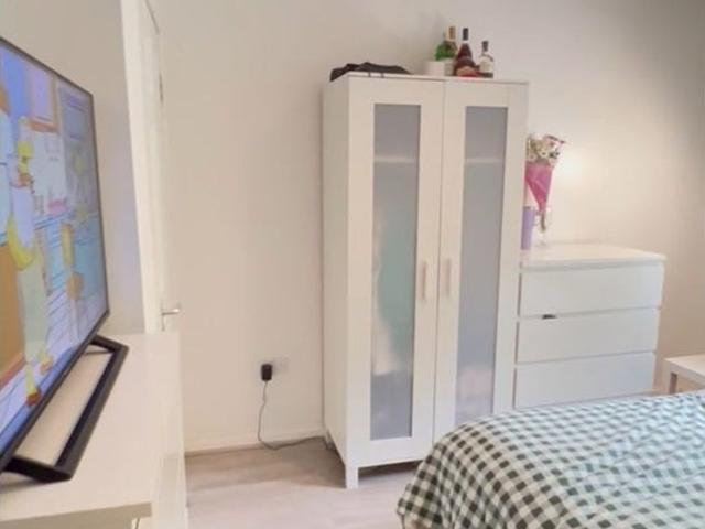 Room at Petersfield Rise, Greater London