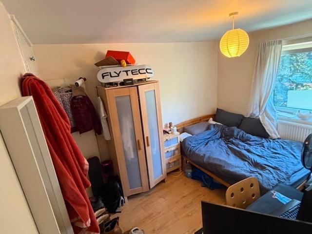 Room at Petersfield Rise, Greater London