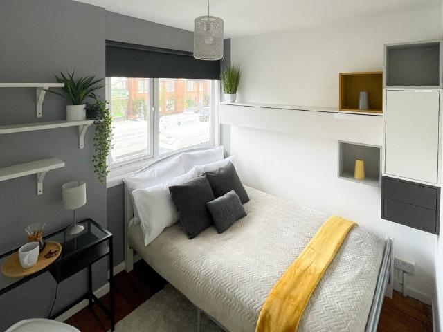 Room at Petersfield Rise, Greater London