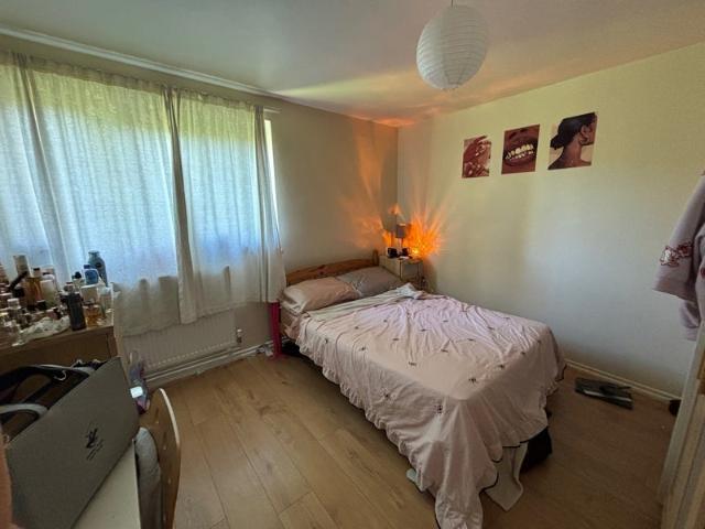Room at Petersfield Rise, Greater London