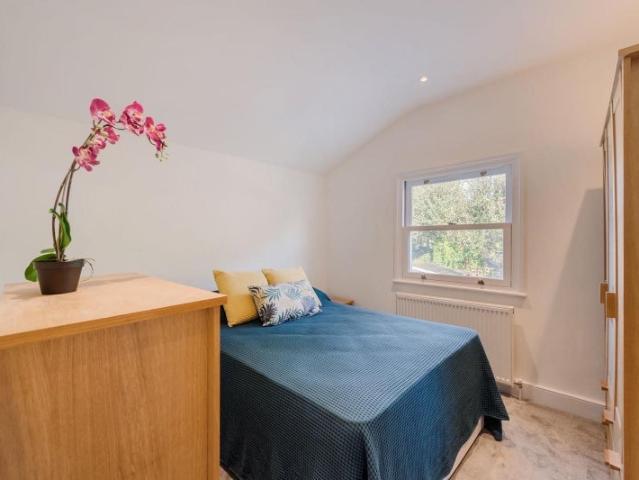 Room at Petley Road, Greater London