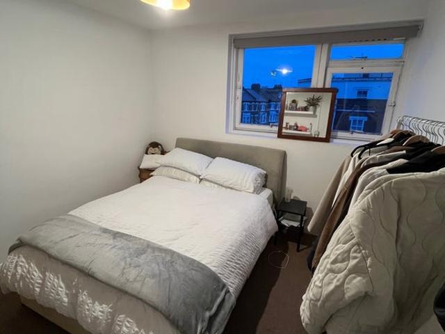 Room at Petworth Street, Greater London