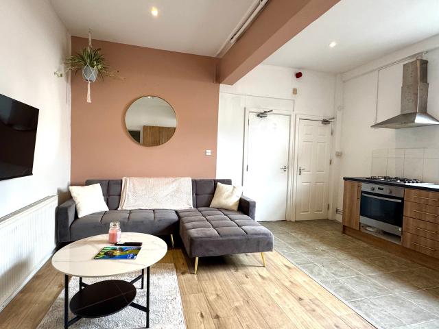 Room at Peveril Street, Nottingham