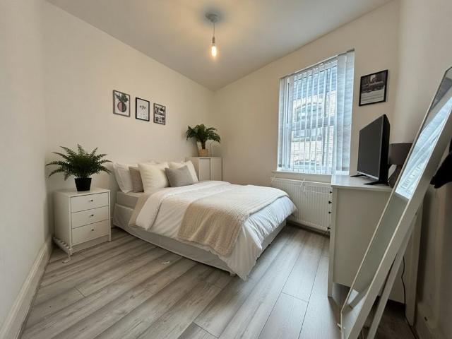 Room at Peveril Street, Nottingham