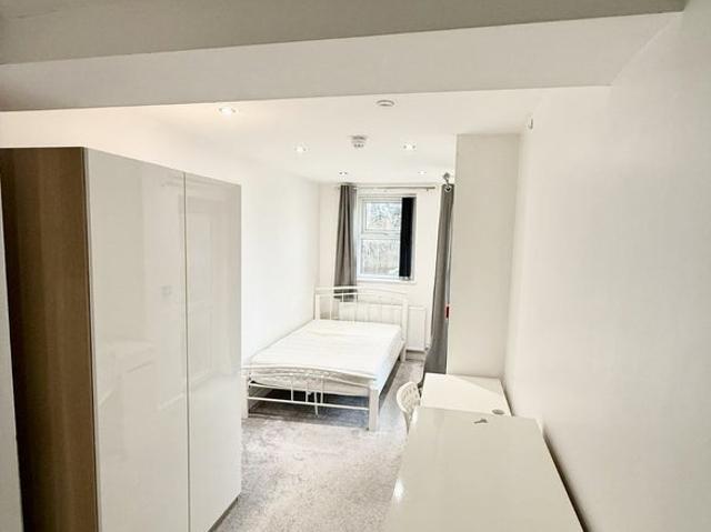 Room at Peveril Road, Nottingham
