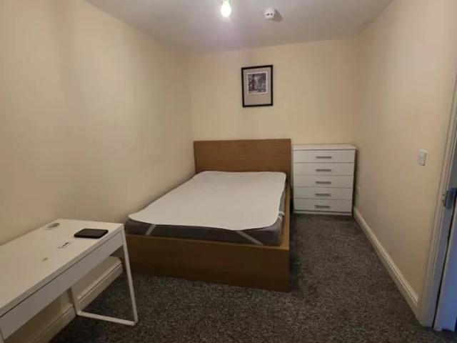 Room at Phoenix Place, Dartford