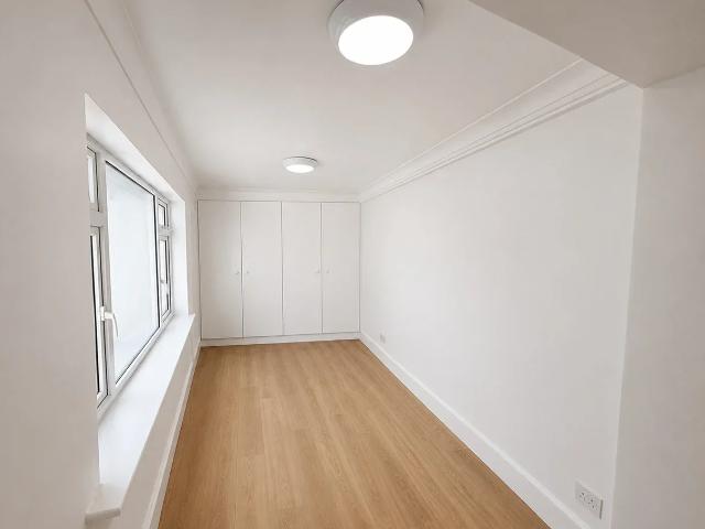 Room at Picardy Road, Greater London