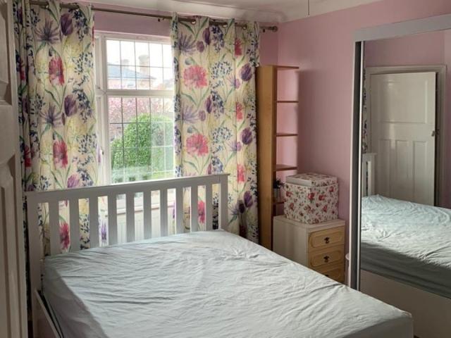 Room at Pickford Road, Greater London