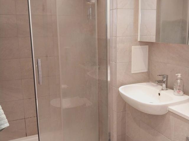 Room at Pier Road, Greater London
