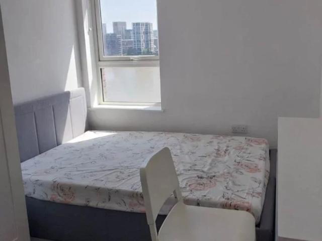 Room at Pier Road, Greater London