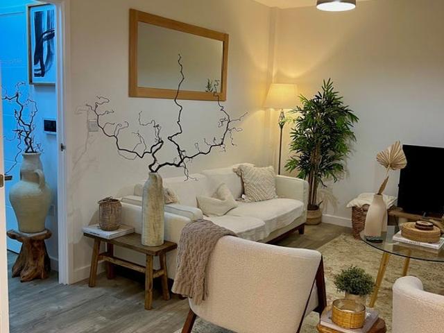 Room at Pier Way, Greater London