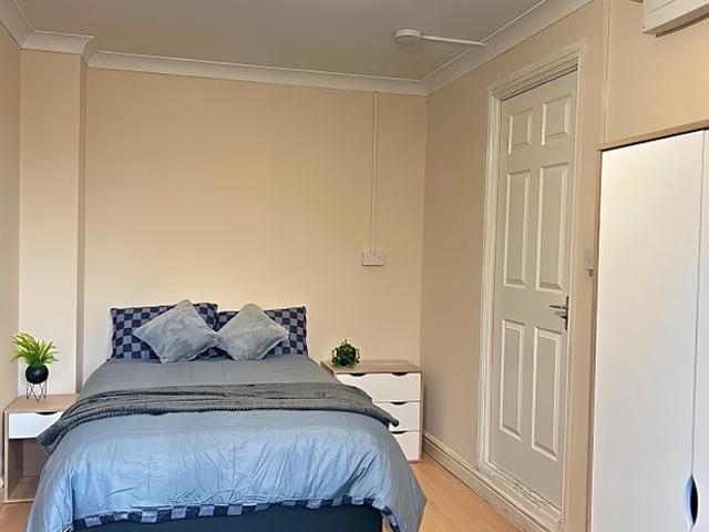 Room at Pinner Road, Greater London