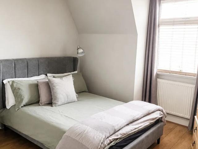 Room at Pinner Road, Greater London
