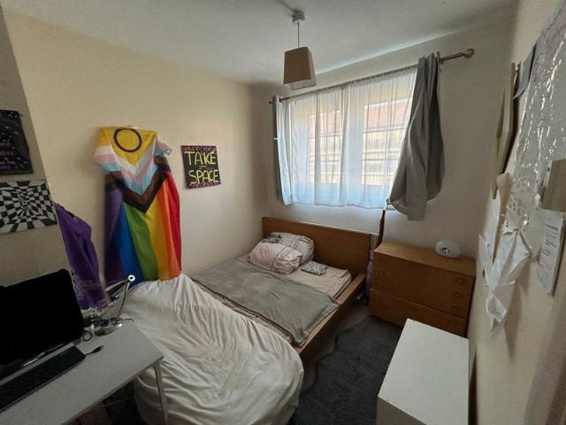Room at Pinchin Street, Greater London