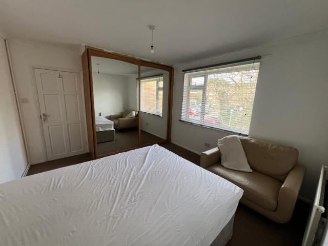 Room at Pine Lodge, Maidstone