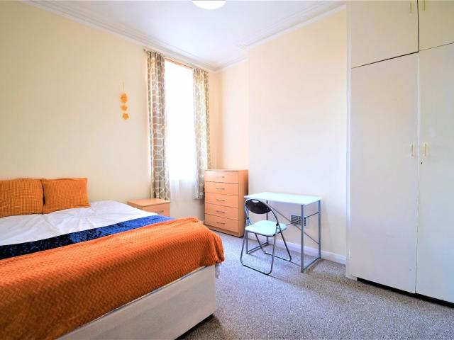 Room at Pine Road, Greater London