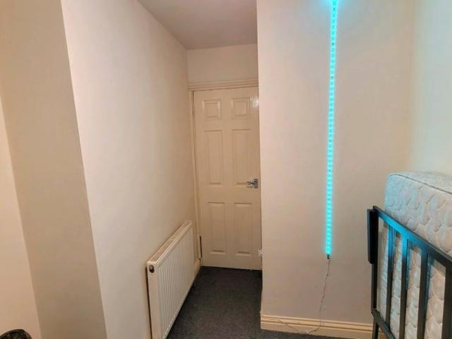 Room at Pinfold Hill, Kirklees