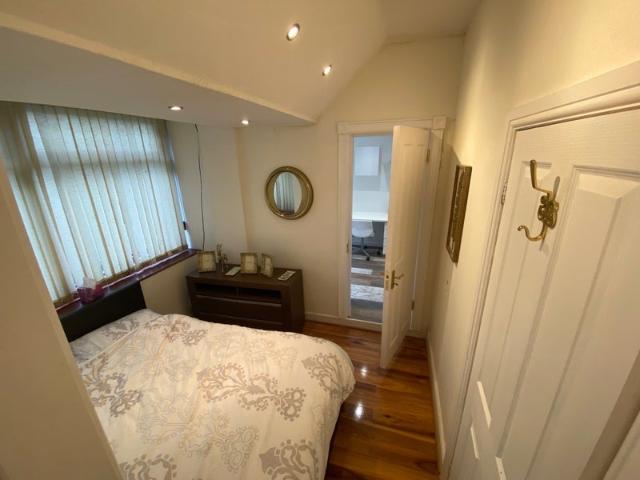 Room at Pinfold Lane, Whitefield