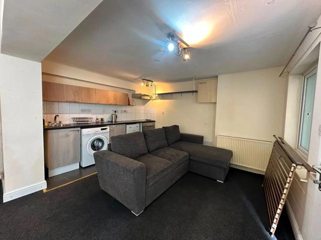 Room at Pinfold Street, Darlaston