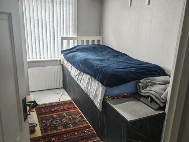 Room at Pinkwell Avenue, Greater London