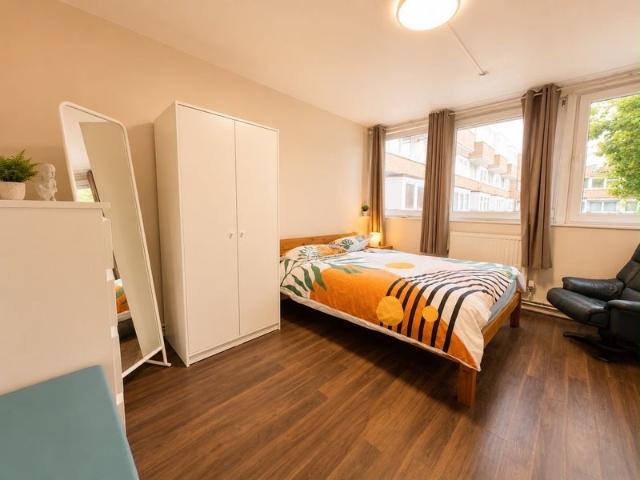 Room at Piper Close, Greater London
