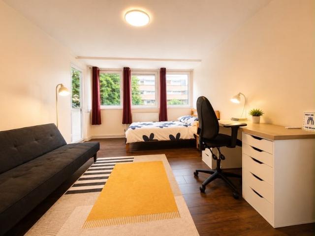 Room at Piper Close, Greater London