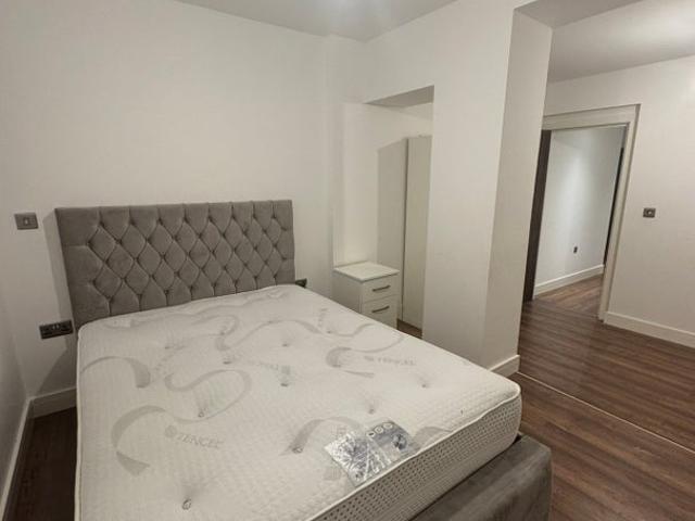 Room at Pirbright Road, Greater London