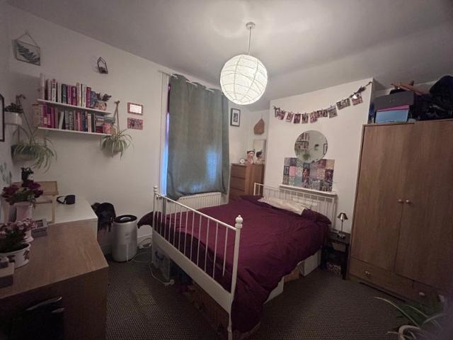Room at Pirbright Road, Greater London