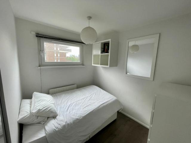Room at Pitsea Street, Greater London