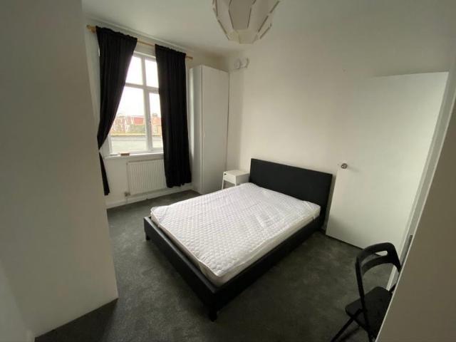 Room at Pitshanger Lane, Greater London