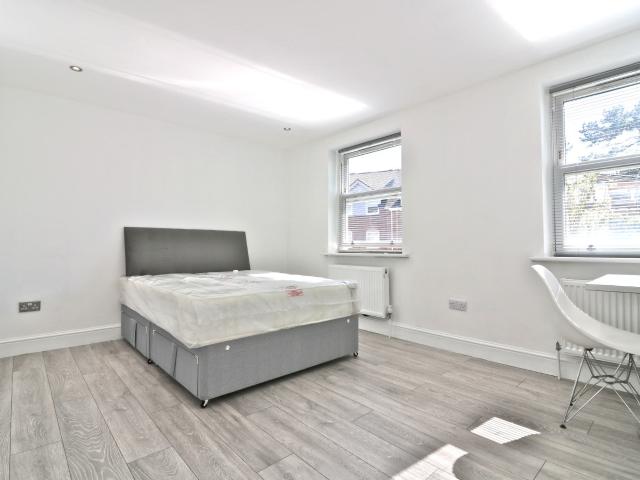 Room at Pitshanger Lane, Greater London
