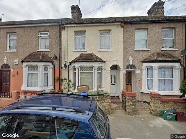 Room at Plantation Road, Greater London