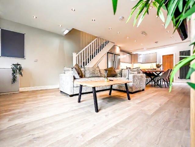 Room at Plattbrook Close, Manchester