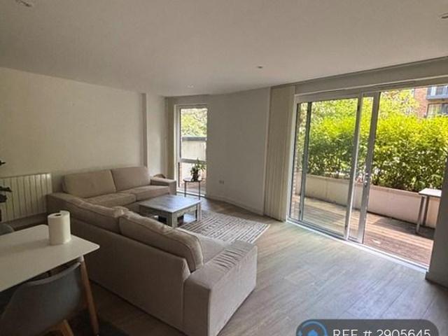 Room at Plough Way, Greater London