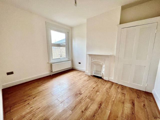 Room at Plumstead High Street, Greater London