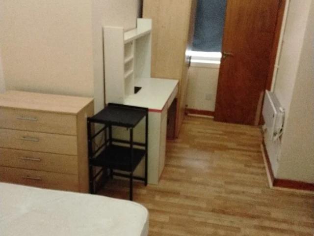 Room at Plumstead High Street, Greater London
