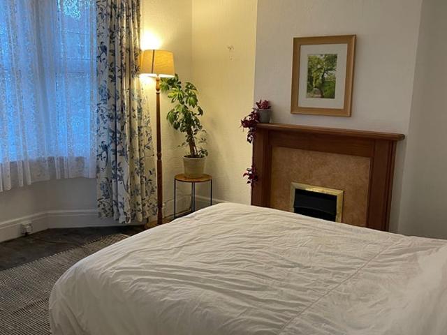 Room at Pool Road, Bristol