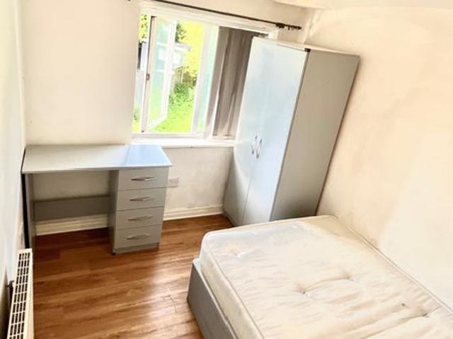 Room at Poole Crescent, Birmingham
