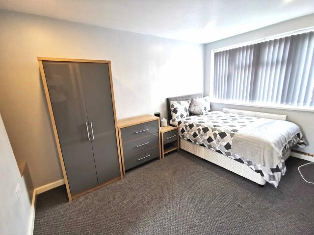 Room at Poole Crescent, Birmingham
