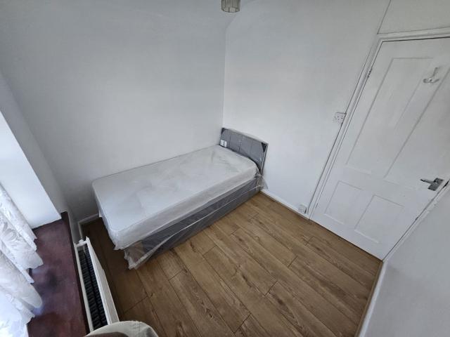 Room at Polesworth Road, Greater London