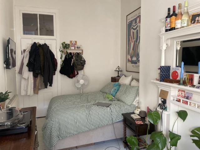 Room at Pollokshaws Road, Glasgow