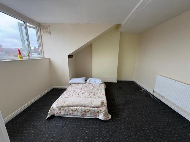 Room at Pontefract Lane, Leeds