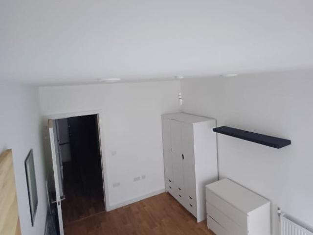 Room at Ponton Road, Greater London