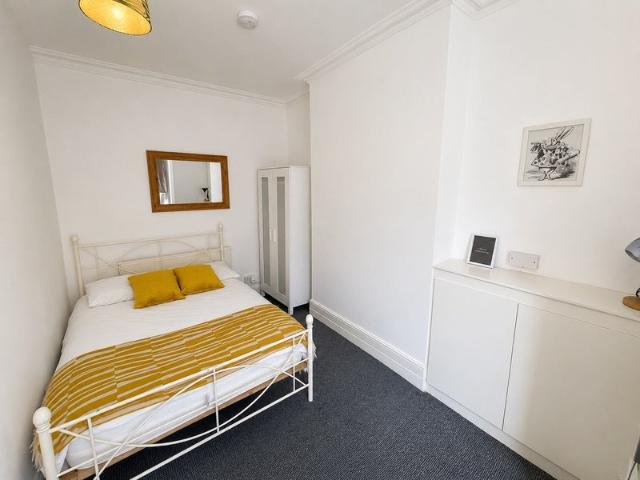 Room at Pope Street, Leicester