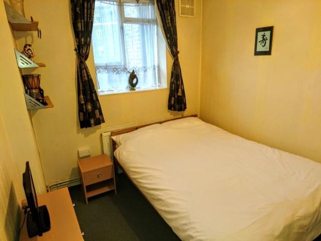 Room at Popham Road, Greater London