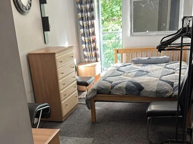 Room at Poplar Close, Greater London