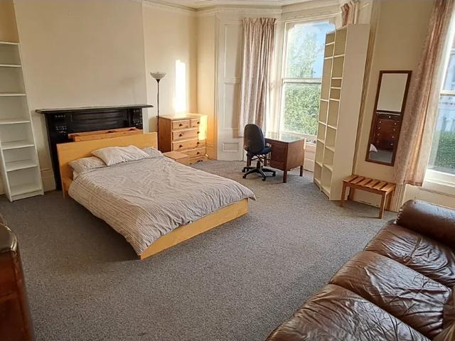 Room at Poplar Grove, Greater London