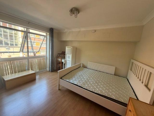 Room at Poplar High Street, Greater London